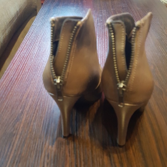 me too | Shoes | Me Too Neutral Taupetan Booties | Poshmark